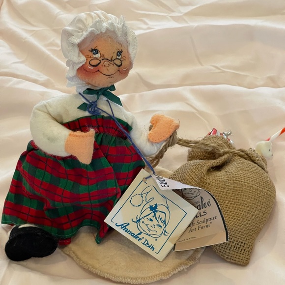 Annalee | Holiday | New Annalee 7 Inch Mrs Claus Lends A Hand Posable ...